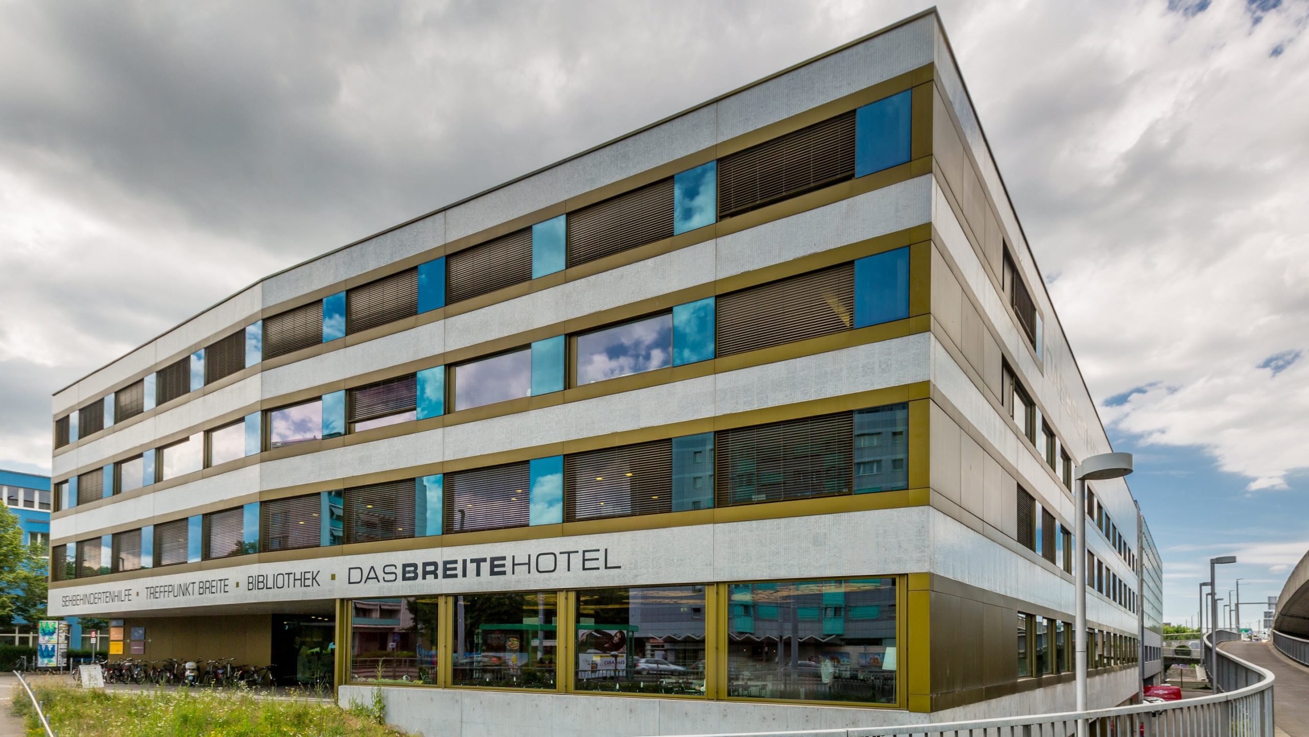 Herzlich willkommen: DASBREITEHOTEL in Basel - ibex fairstay